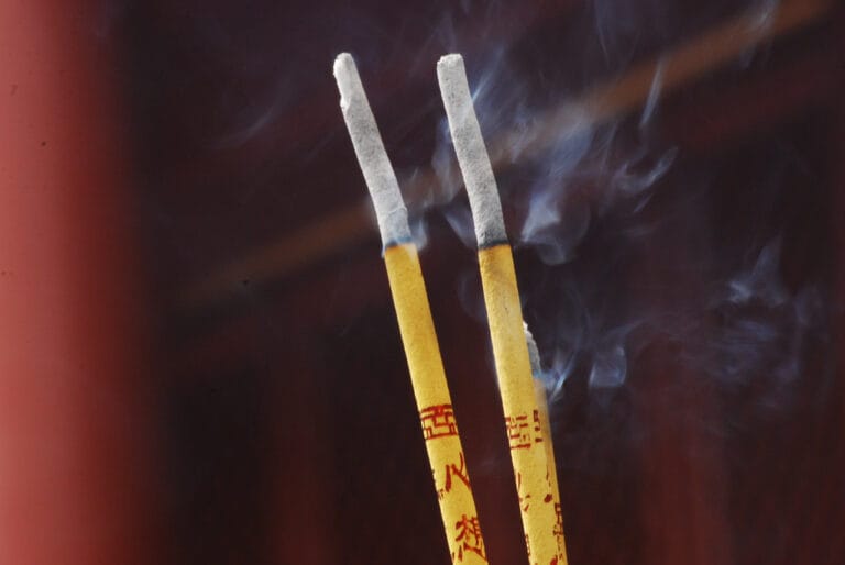 Burning Incense In China Guide: Traditions, Etiquette 2026