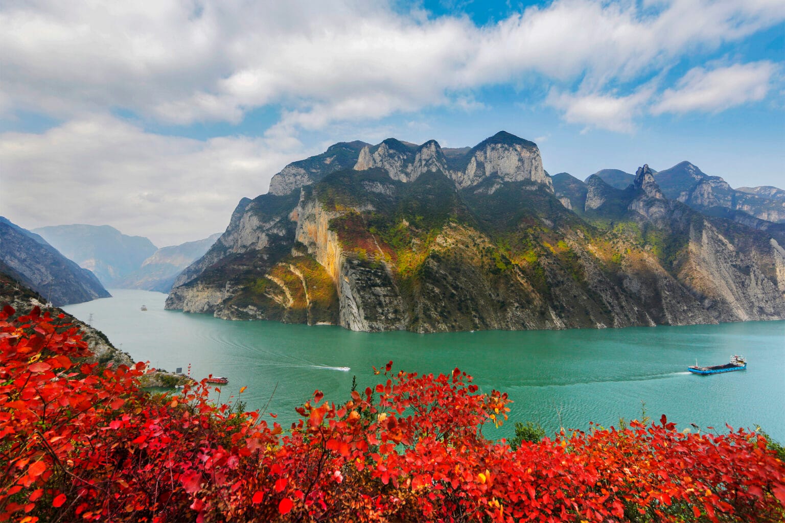 Yangtze River Cruise Guide 2026: Ships, Prices & Tips